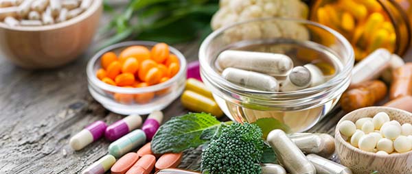 Comment choisir un complément alimentaire pour préparer la peau au soleil